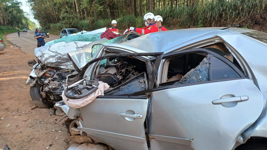 Colisão frontal deixa cinco mortos na MG-436 em Barão de Cocais ...